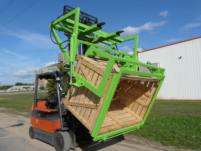Forklift box turner and pallet flipper, crate rotator